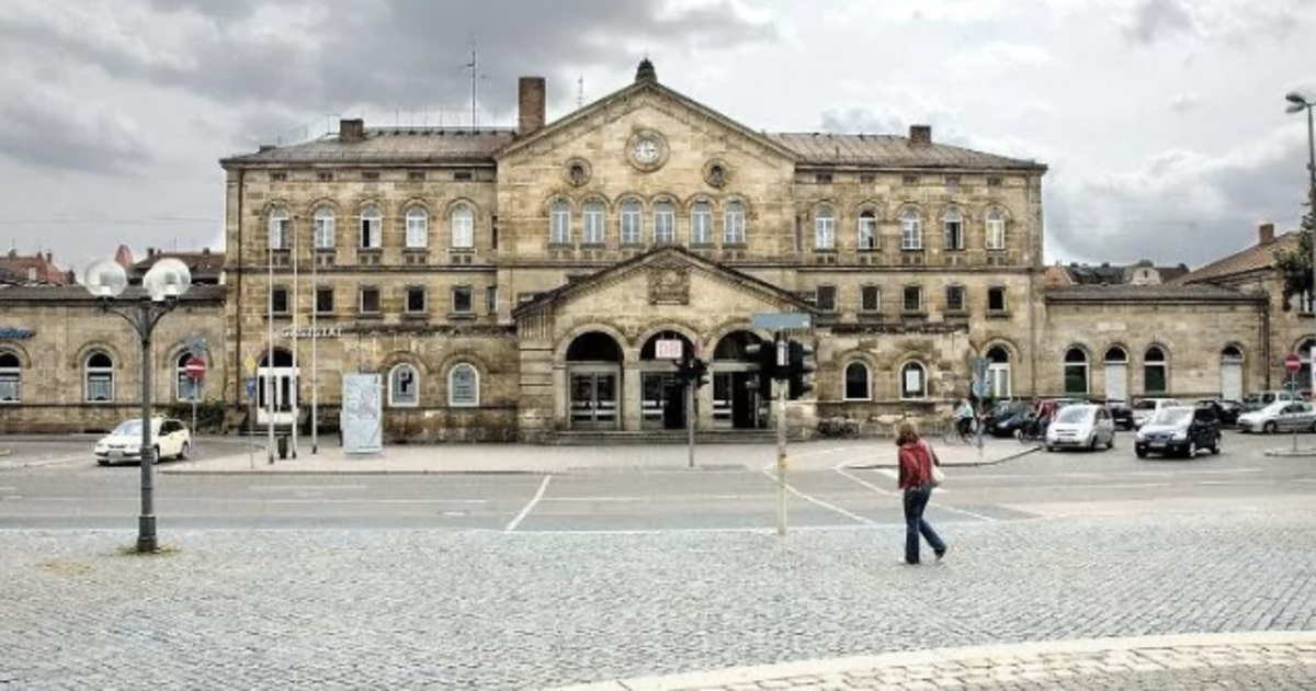 Working German railway station with 49 rooms for sale