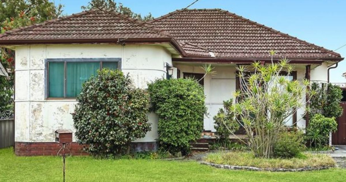 Rundown and dated homes a hot commodity in land poor Sydney