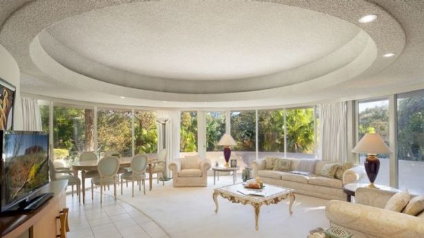 “Buckingham Phallus”: Australia’s penis-shaped house is on the market