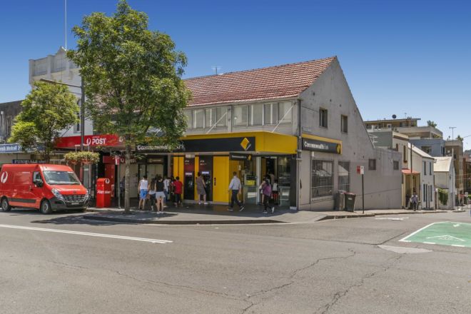 Buyers fight for historic bank in Gundagai leased to the same tenant ...