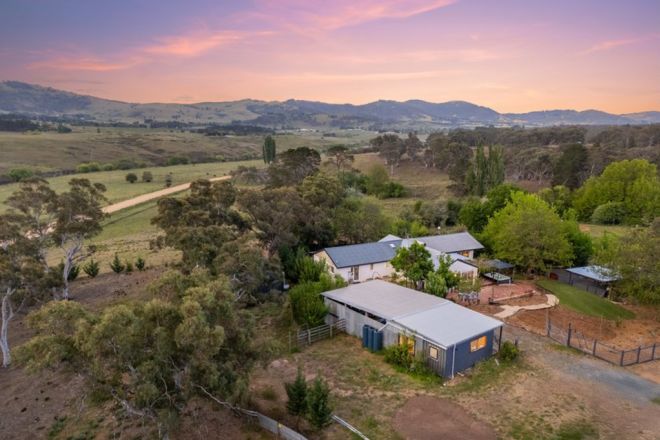 Burra country retreat with a 1200-bottle cellar just 45 minutes from ...
