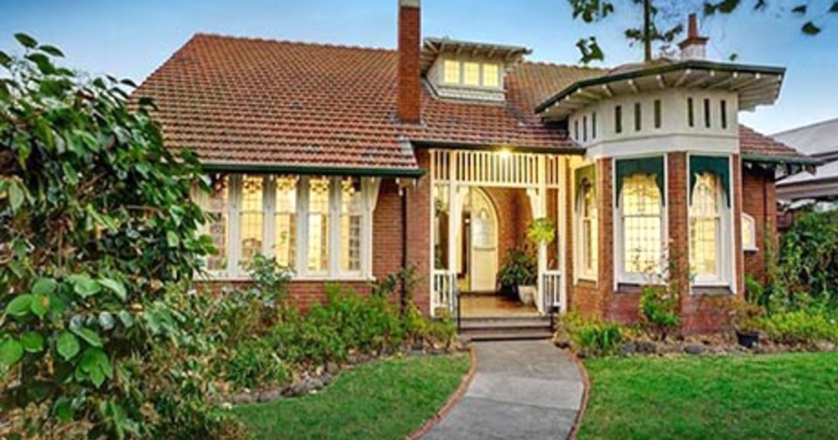 Hawthorn beauty a period piece