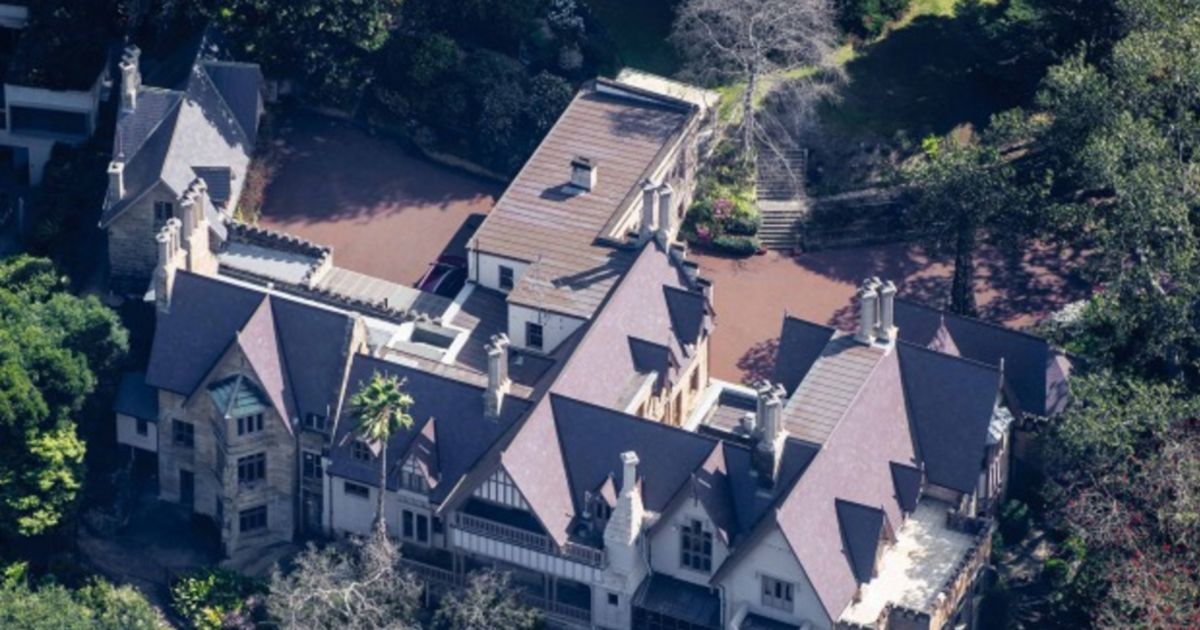 Bishop reclaims $25m mansion Bishop reclaims $25m mansion