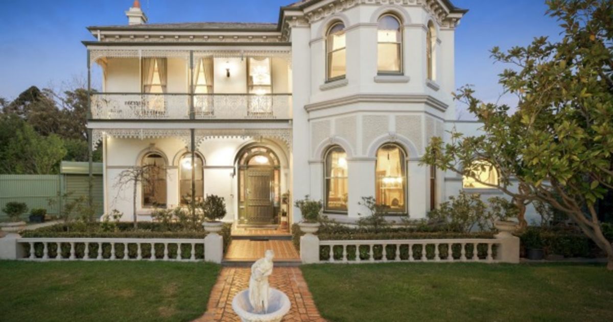 Melbourne’s English mansions: Timeless, elegant exteriors and modern ...
