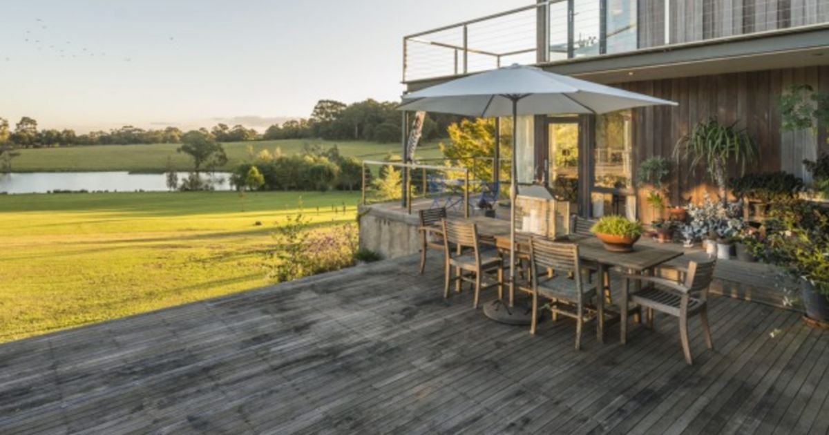 The return of the prestige rural retreat