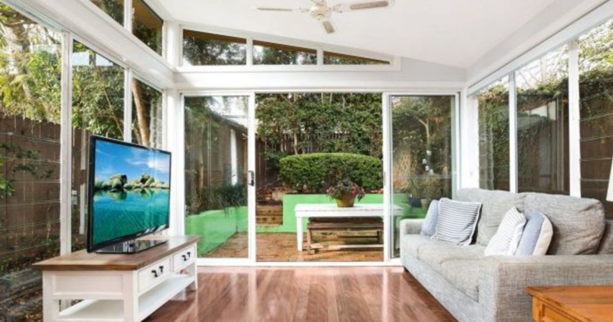 Sydney auction clearance rate rises to almost 60 per cent as buyers bid ...