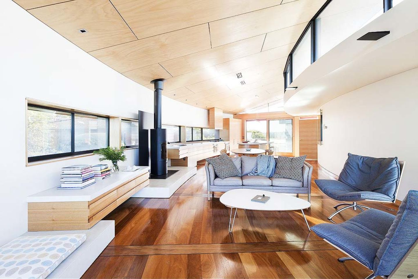 Innovative house of moonlight curves in Anglesea