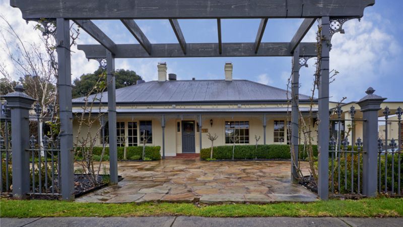 Rower Peter Gillon offloads Mornington Best Western