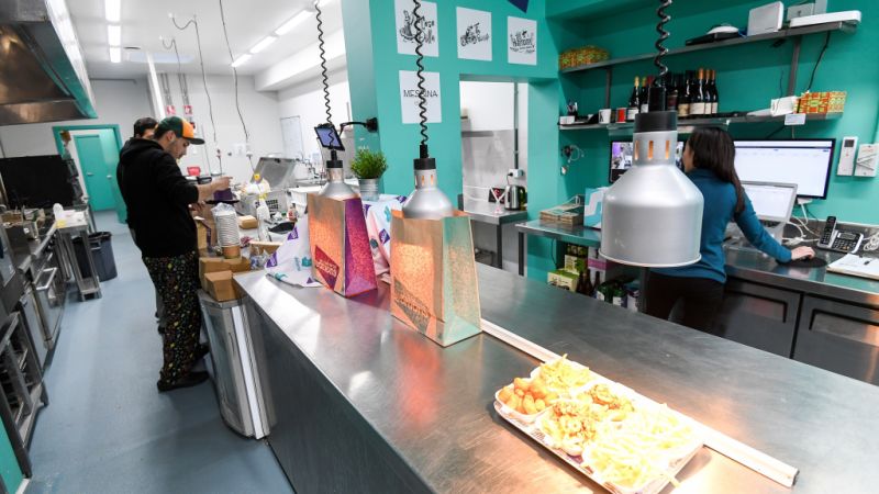 Deliveroo’s first 'dark kitchen' in Sydney set to open in Veriu Hotel ...