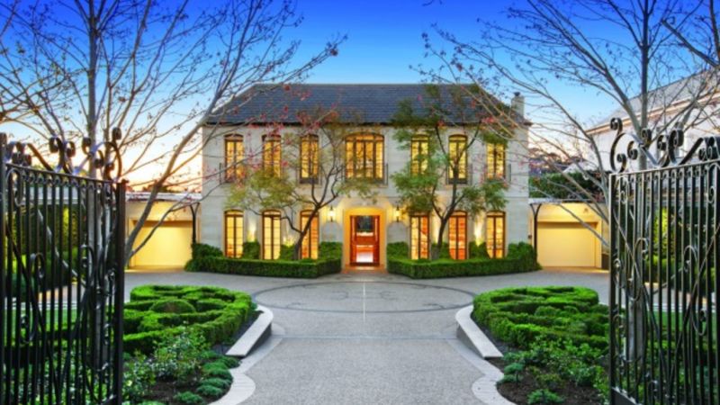 Mount Eliza estate Hendra finds a buyer at last