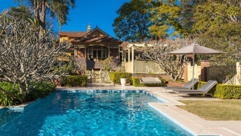 Gordon mansion sells for record $6 million