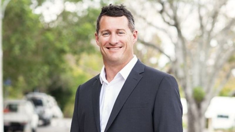 Former Wallabies player Matt Dunning drops ball for bricks and mortar