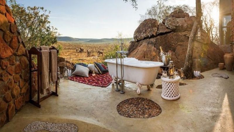 Ten of the world's best outdoor bathrooms