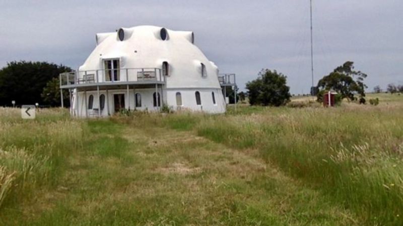 An alien-shaped dome home lands on the market on the outskirts of Melbourne