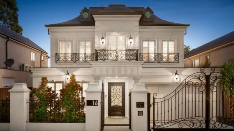 House of the Week: This mini manor in Kew is quite marvellous