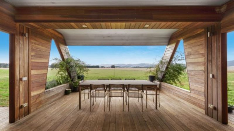 Coast and Country: Graeme Gunn designed home comes with a guest wing