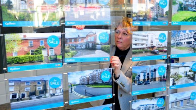 One quarter of home owners 'happy' to see property prices fall: survey