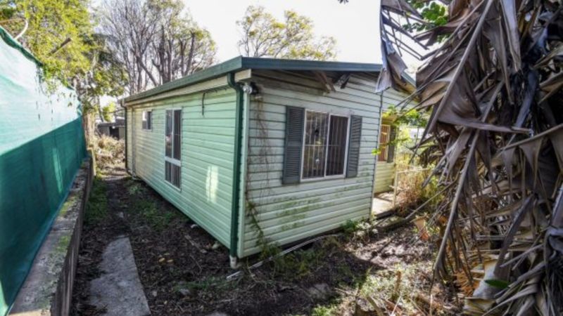 Cracked walls, caution signs, fail to deter buyers from dilapidated St ...