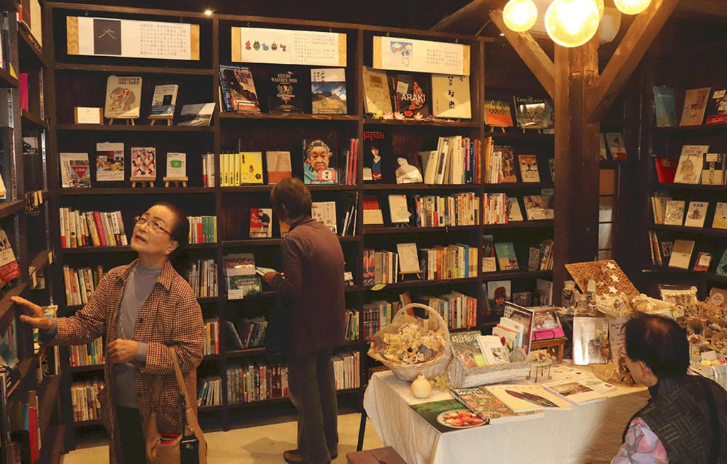Unmanned bookstore opens new page in traditional Japanese city