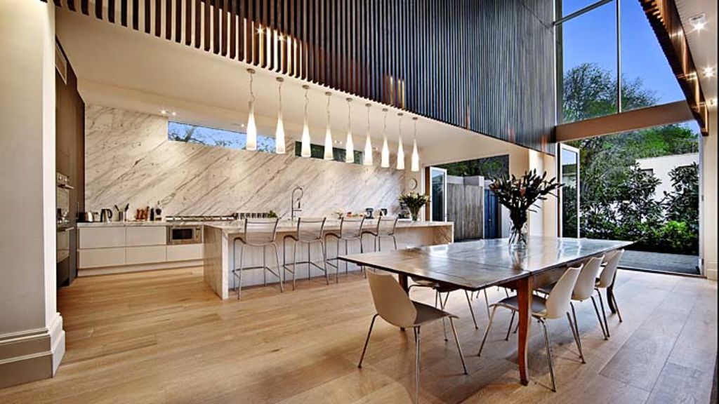 Vizard sells St Kilda mansion