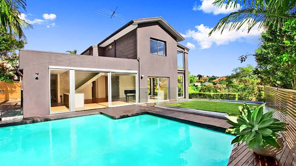 Cross king to lose his castle