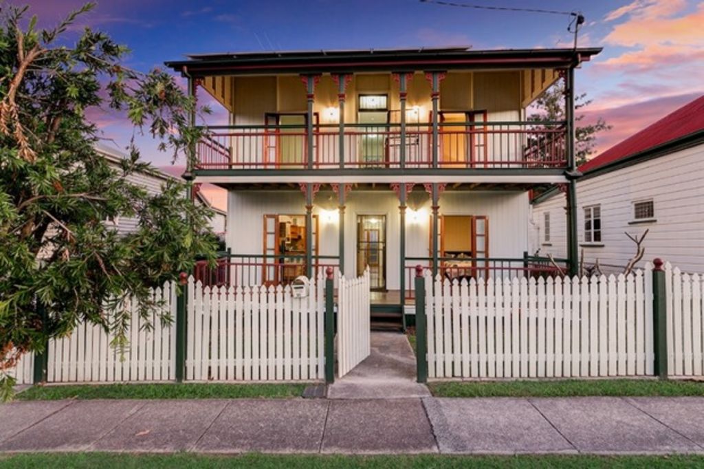 Kangaroo Point home sells after epic one-hour auction