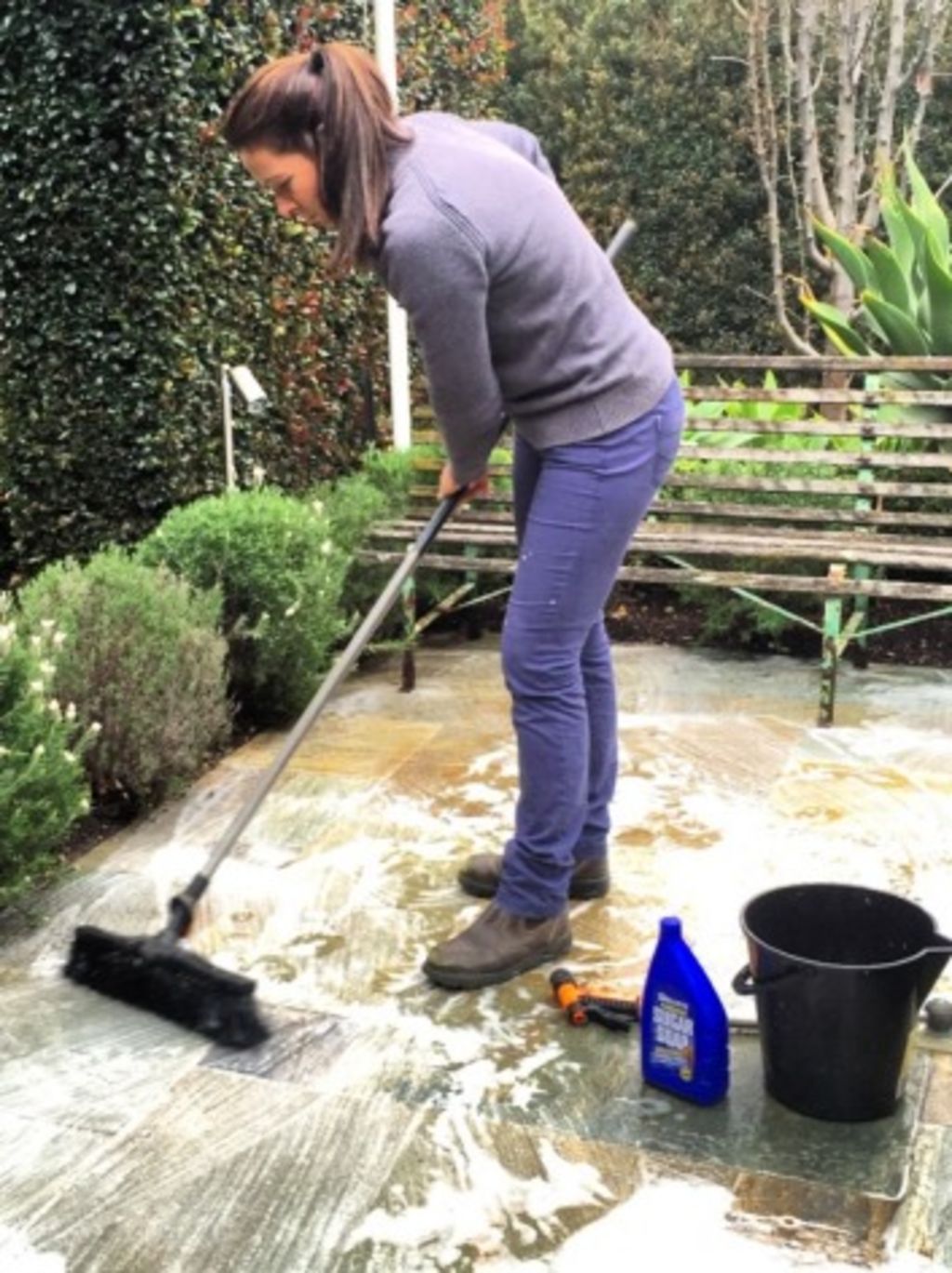 How to clean garden paths and pavers