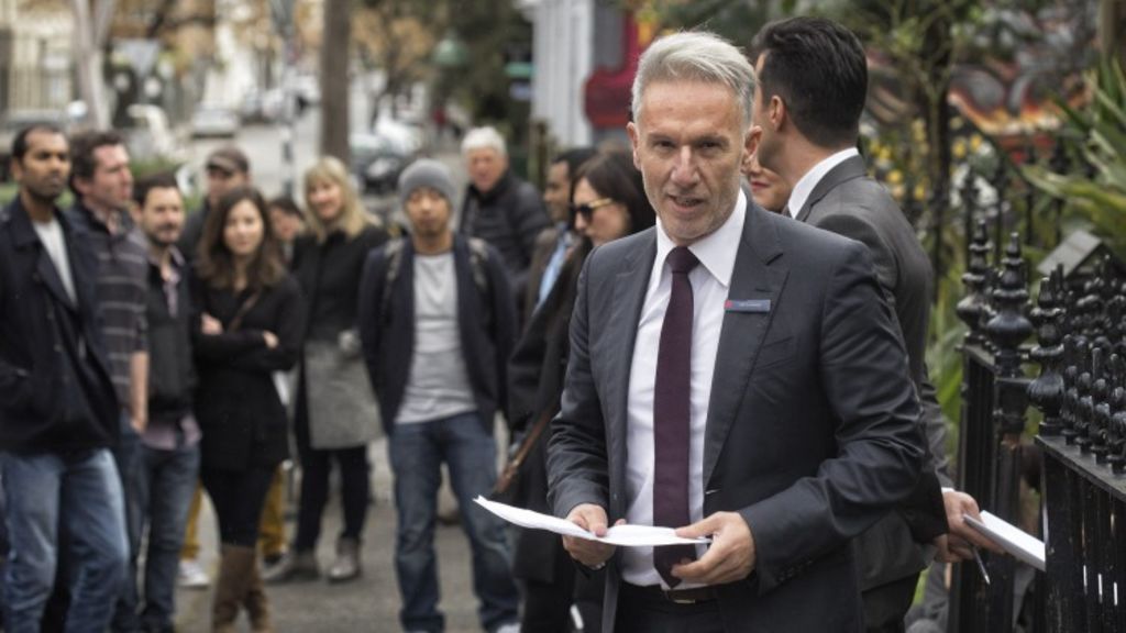 ‘Dungeon’ Fitzroy terrace auction whips crowd into frenzy