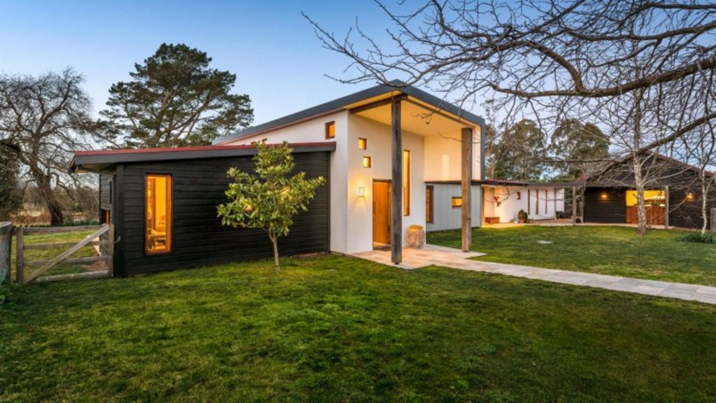 Susan Varga and Anne Coombs selling highlands retreat