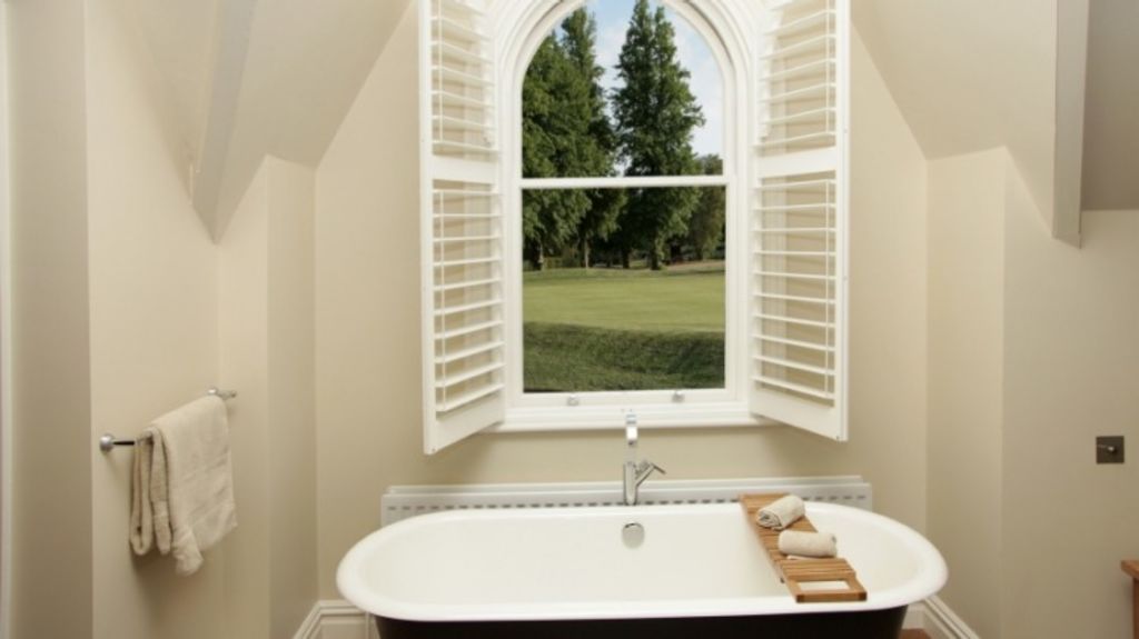 How to design a tile-free bathroom