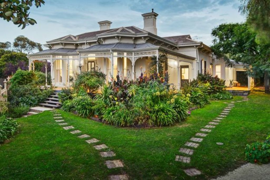 Hawthorn house sells for $500,000 over reserve