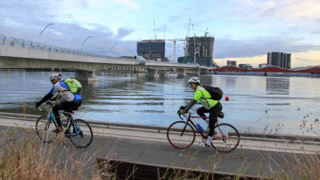 Isolated inner west residents give Bennelong Bridge the thumbs up, but ...