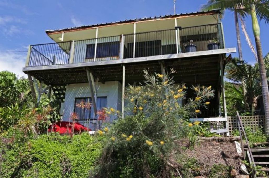 $1 million 'knock down' home on the Sunshine Coast