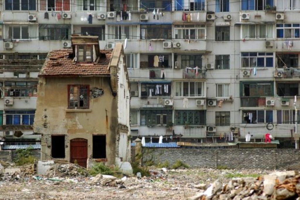 How stubborn 'nail houses' take a stand against China's rapid urbanisation