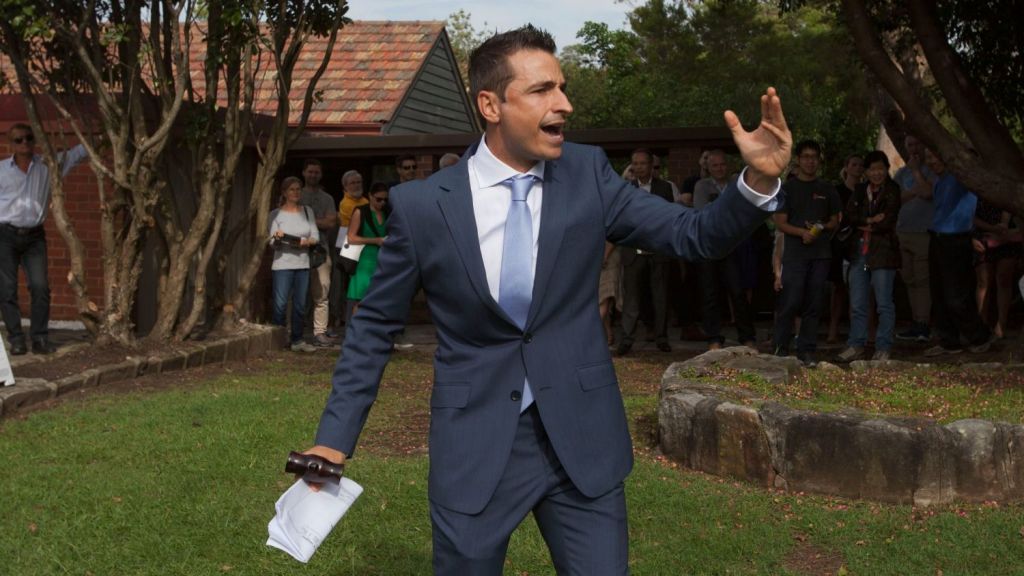 Castlecrag house under conservation cloud sells almost $1 million over ...