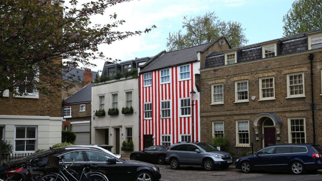 Court rules London homeowner can keep red and white candy cane stripes ...