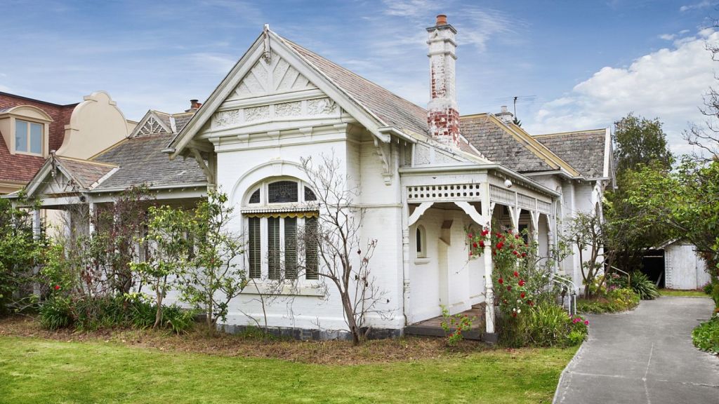 Toorak house on the market for four years sells for more than $5.8 million
