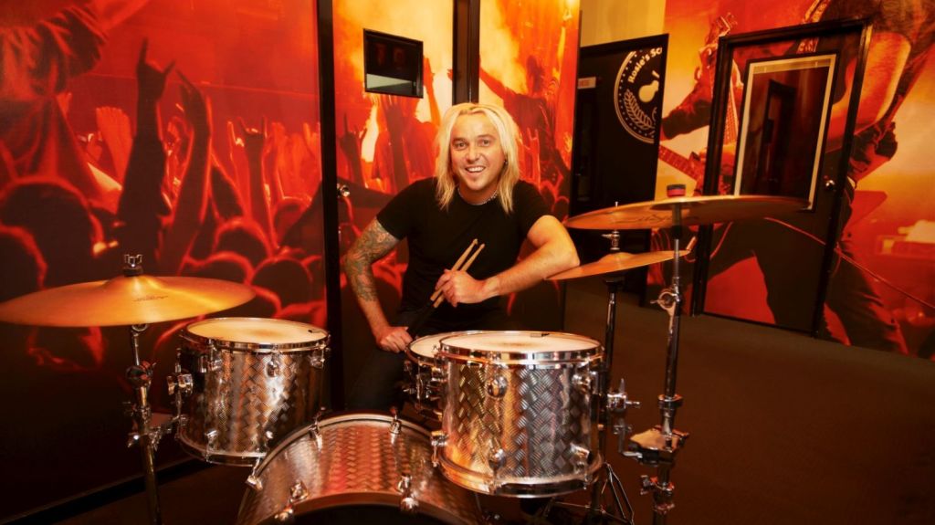 Drummer from The Screaming Jets is now an auctioneer