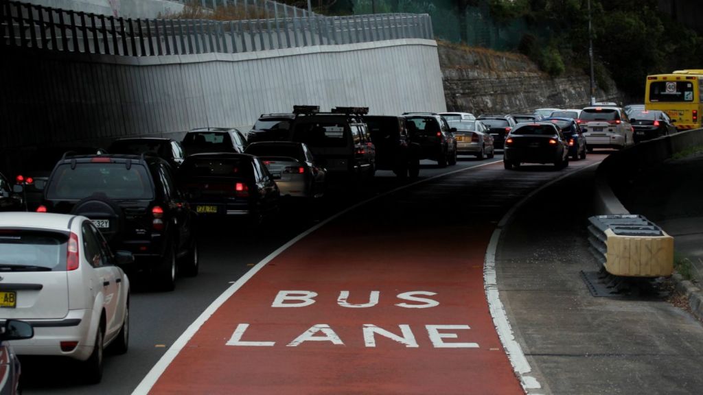 Extreme commuting: Taking two hours or more to get to work