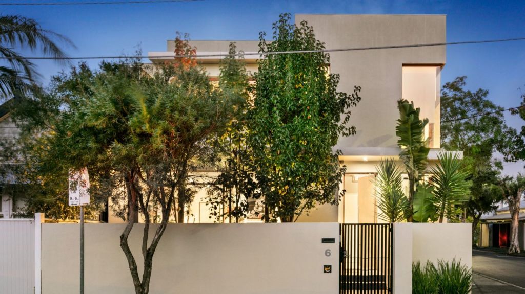 Telstra’s chief executive officer Andrew Penn to sell his contemporary ...