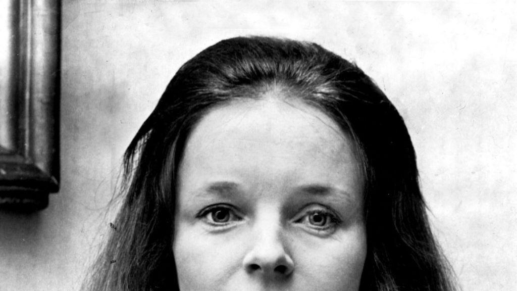 Murder in the ’70s: cigarette smoke, a martini, casinos and louche ...