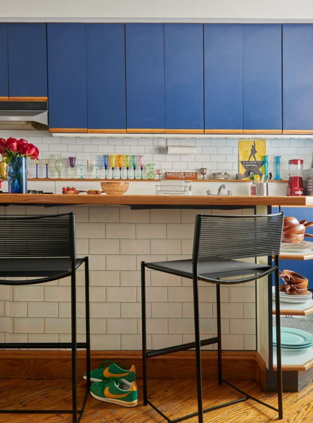 A BFF takes on a DIYer: One friend helps another make a new apartment ...