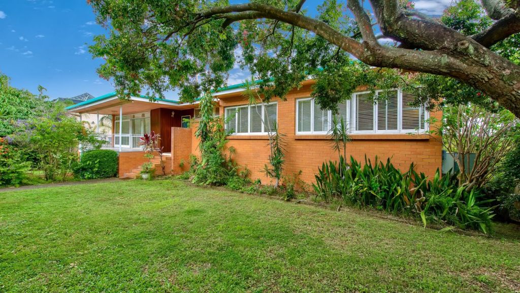 Former TV presenter Annette Allison’s Bardon home sells for $982,000