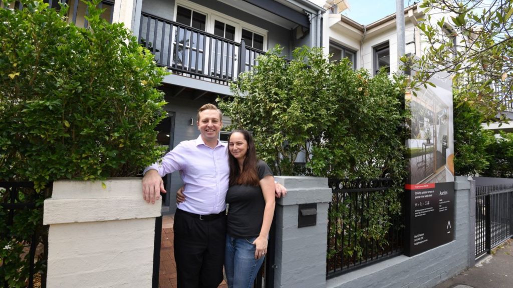 Sydney auction numbers surge as sellers return to market