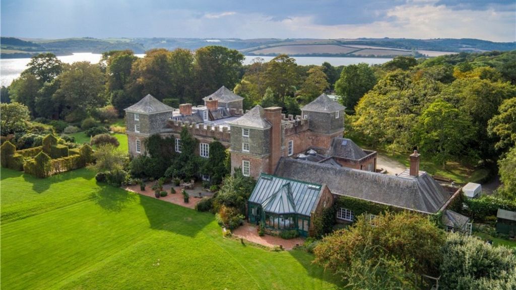 17th century castle on sprawling Cornwall peninsula hits the market for ...