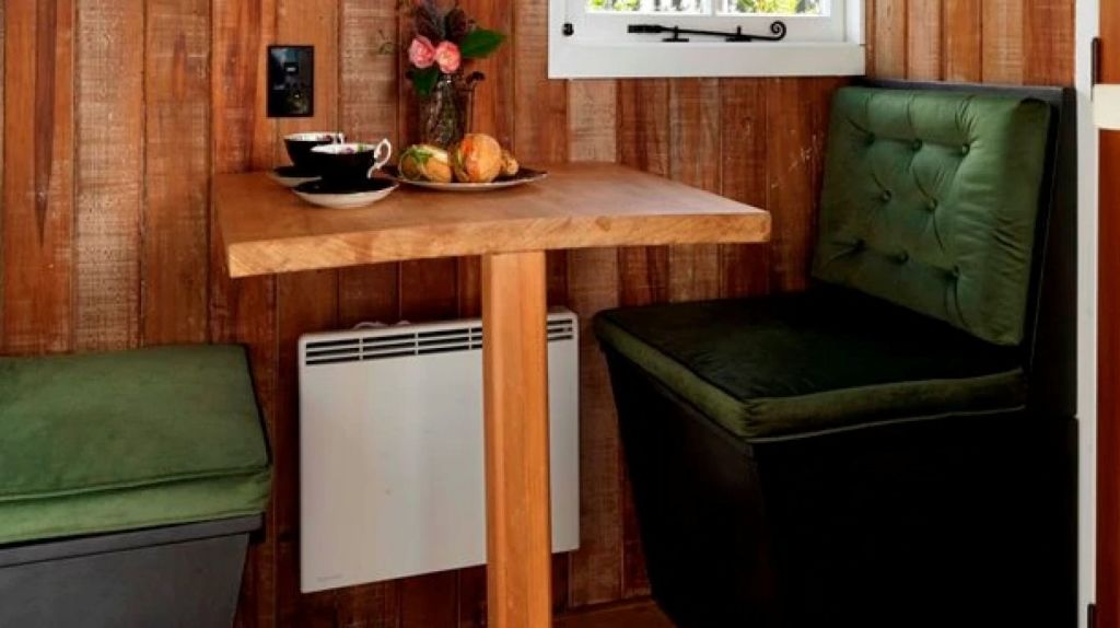 Banquette seating is the cute, retro dining room feature we want back