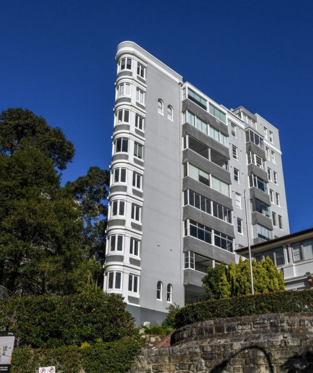 Apartment in iconic Elizabeth Bay building, Meudon, sells for $2.15 million