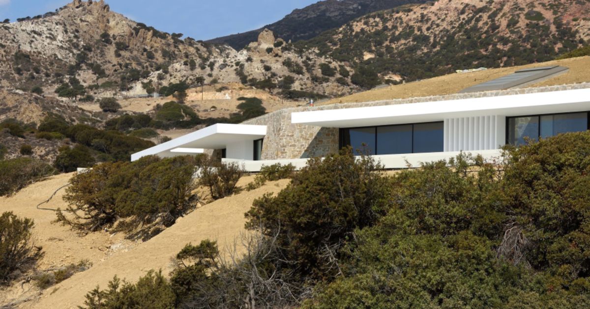 Breathtaking Greek mansion built into a cliff overlooking Aegean Sea ...