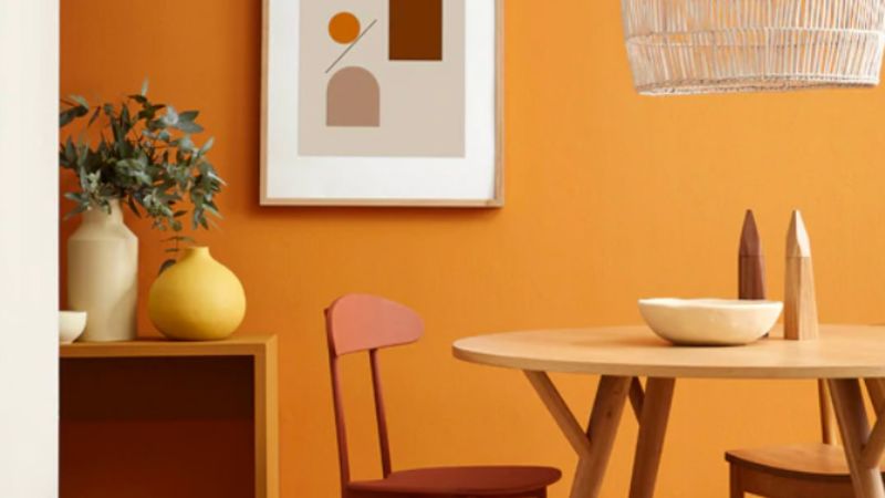 Why you should choose warmer colours for the cooler seasons