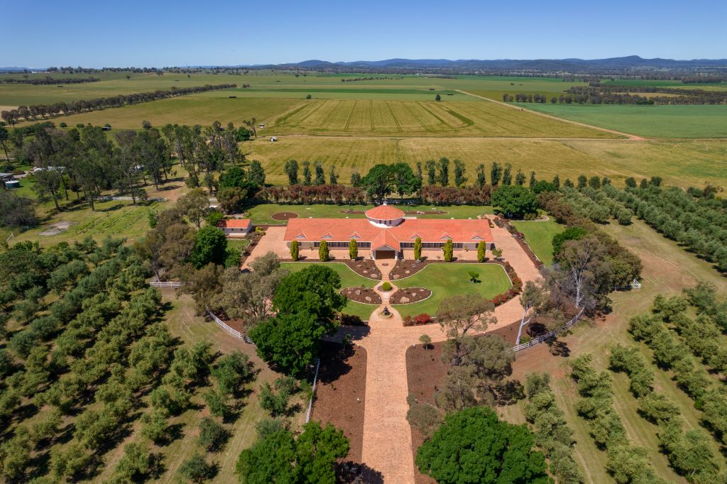 Inside the grand Canowindra homestead 'built to stand the test of time'